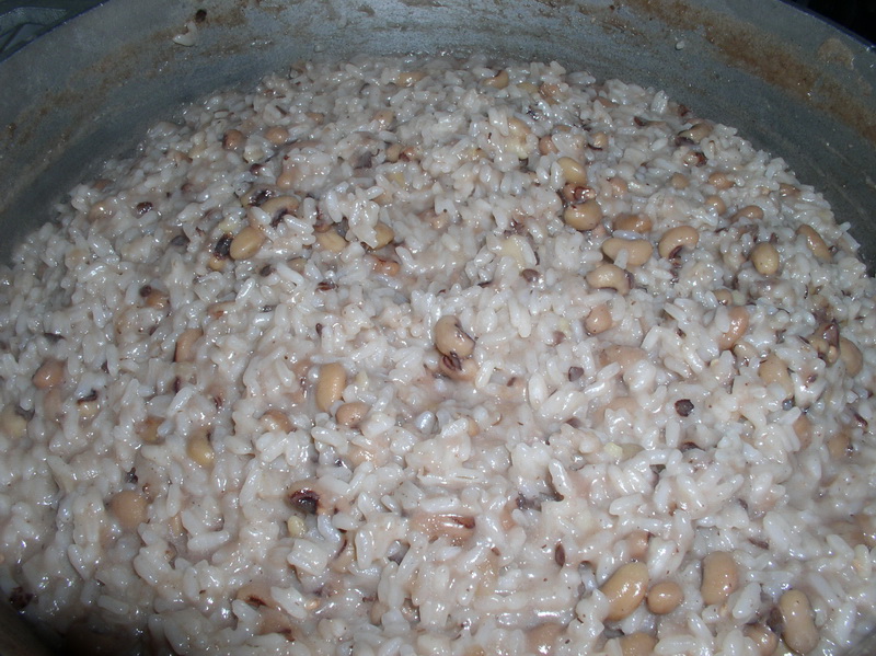 Like to cook Colombian food? Rice with Frijol is easy to prepare